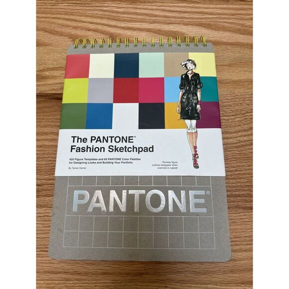 Art | The Pantone Fashion Sketchpad 42 Figure Templates And 60 Pantone ...